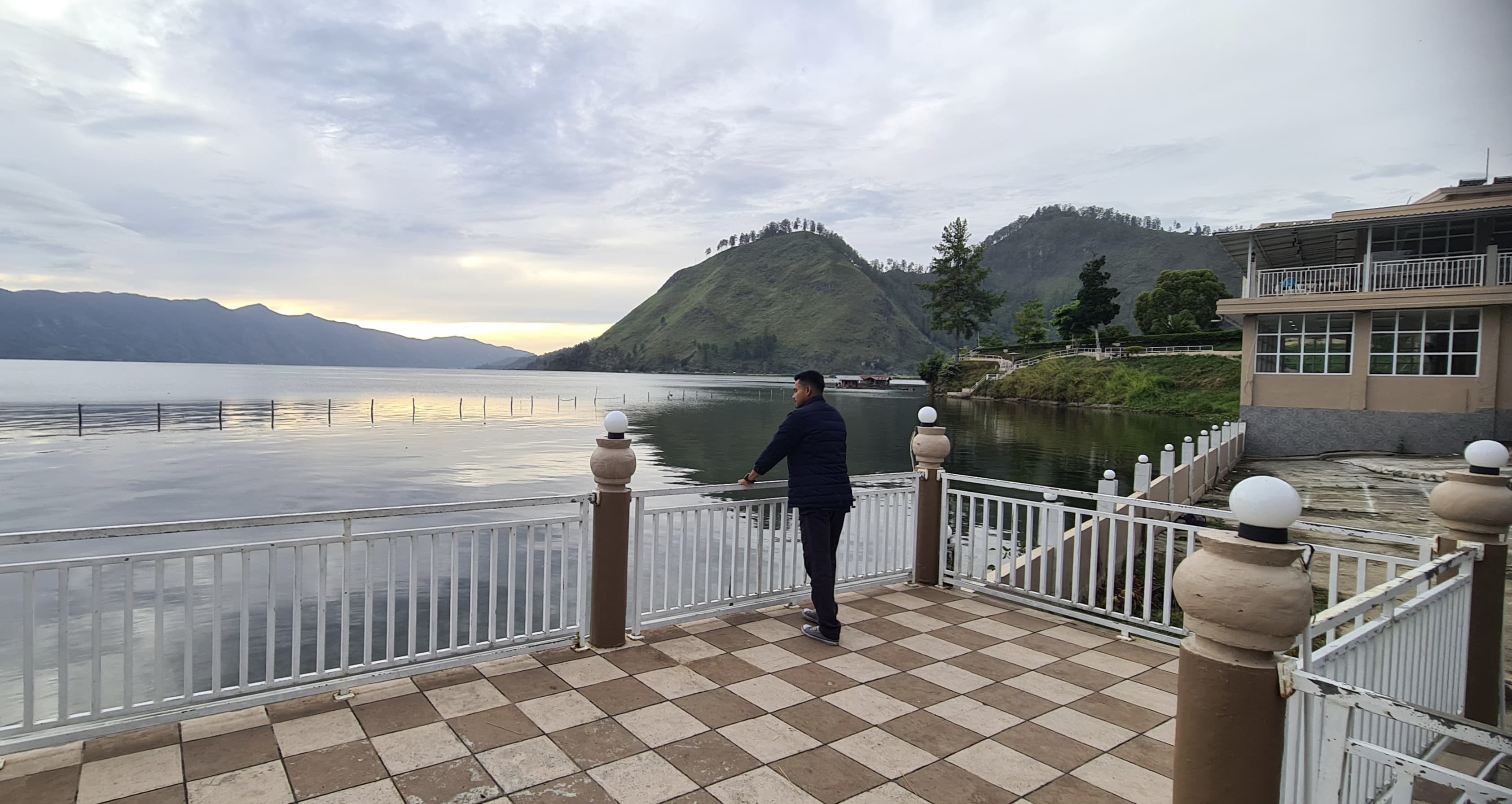 Menginap di Portola Grand Renggali dengan Pemandangan Danau Laut Tawar ...