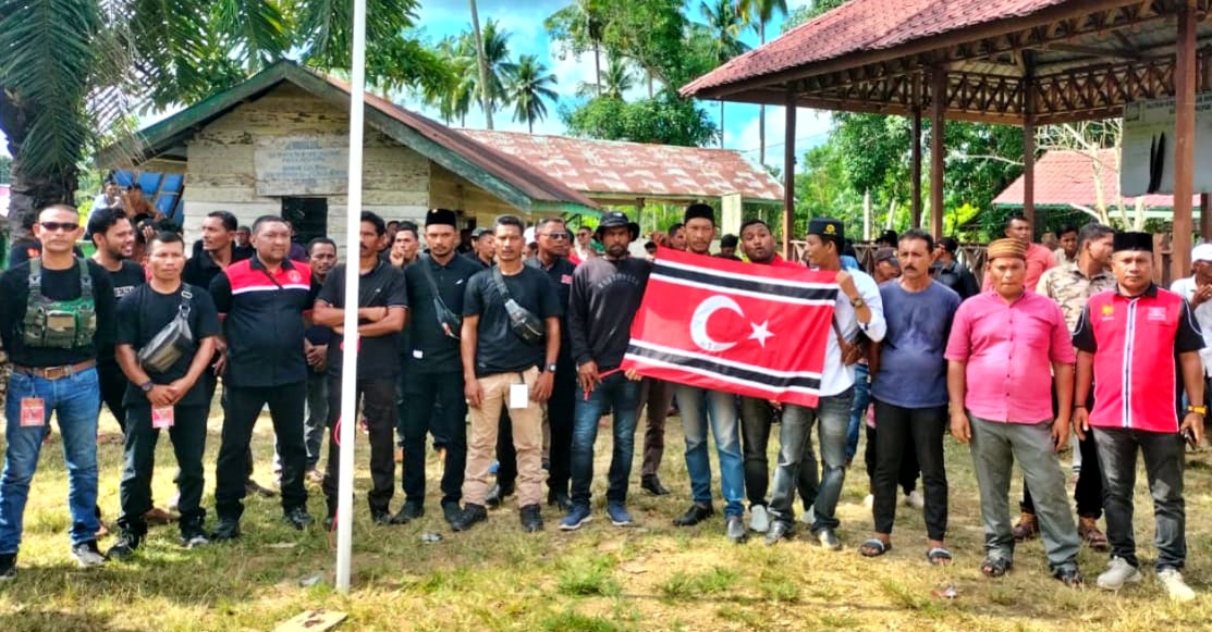 Milad GAM ke-47, KPA Peureulak Kibarkan Bulan Bintang