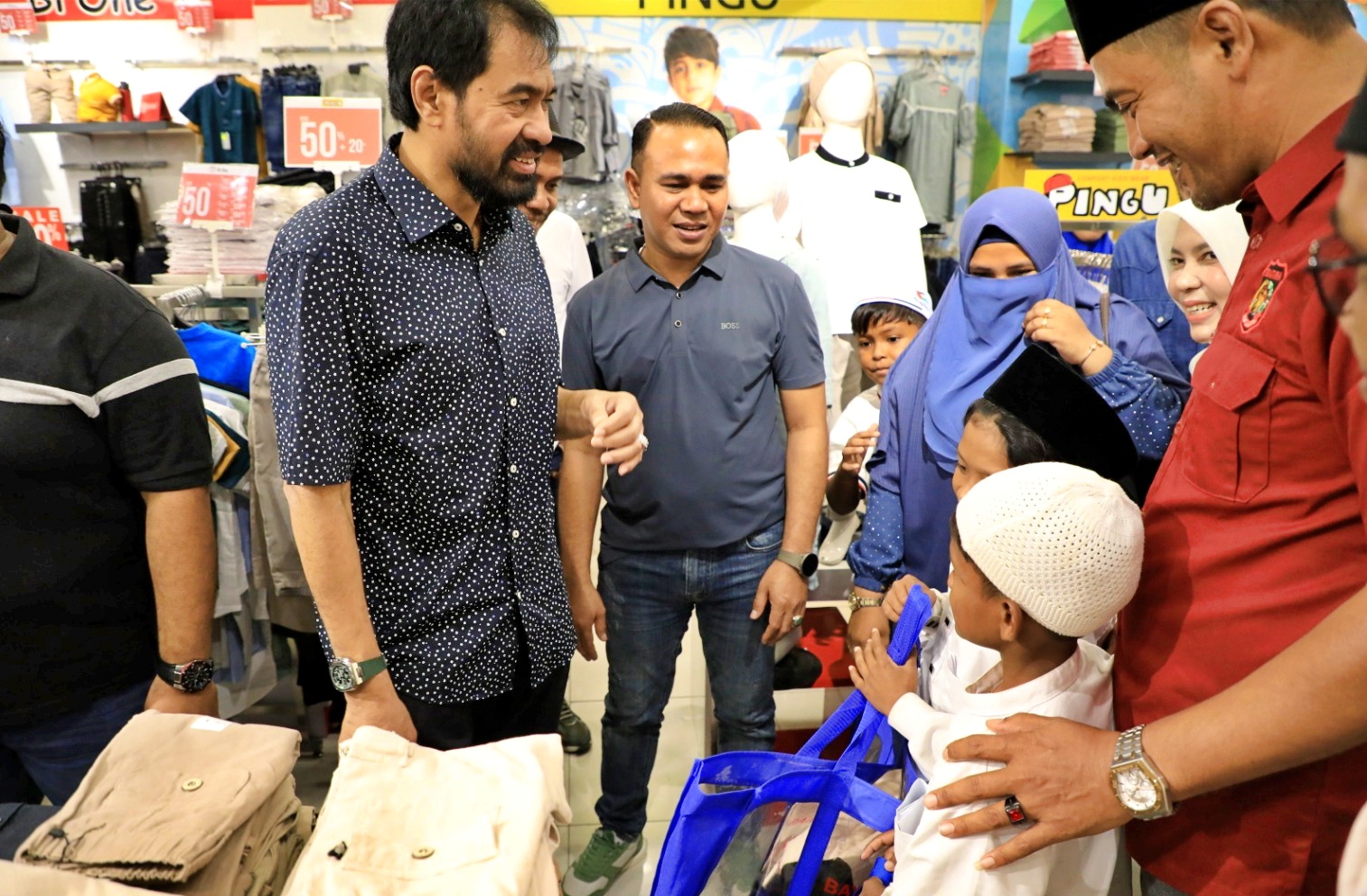 Senyum Berkah 120 Anak Yatim dari Mualem