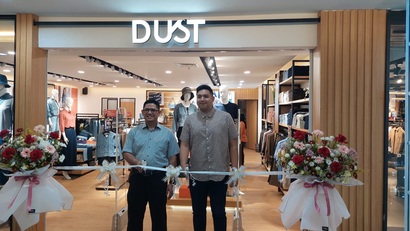Usung Konsep Kenyamanan Outfit Basic Casual, DUST Store Kini Hadir di Aceh